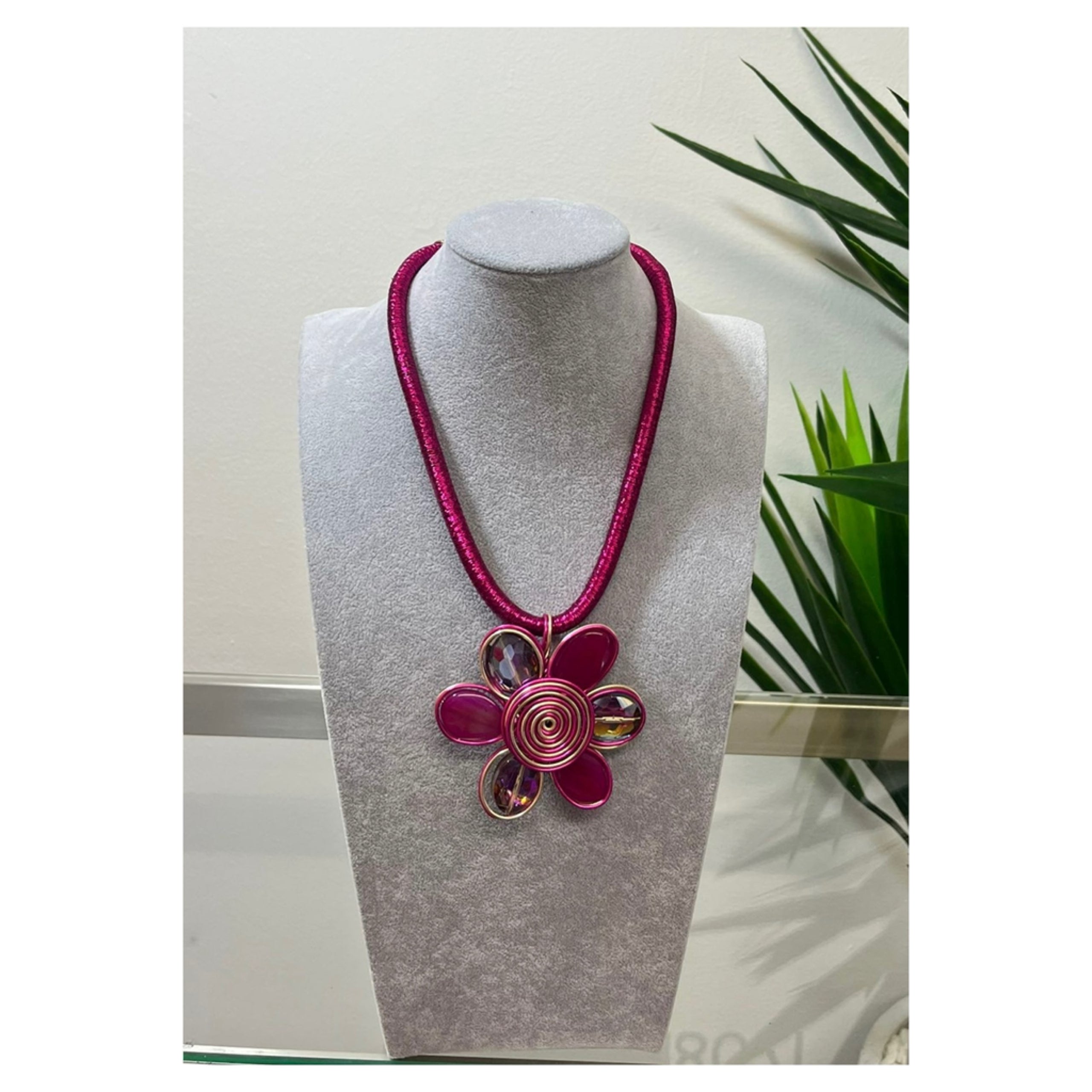 Daisy necklace | Curv'I'Licious Limited